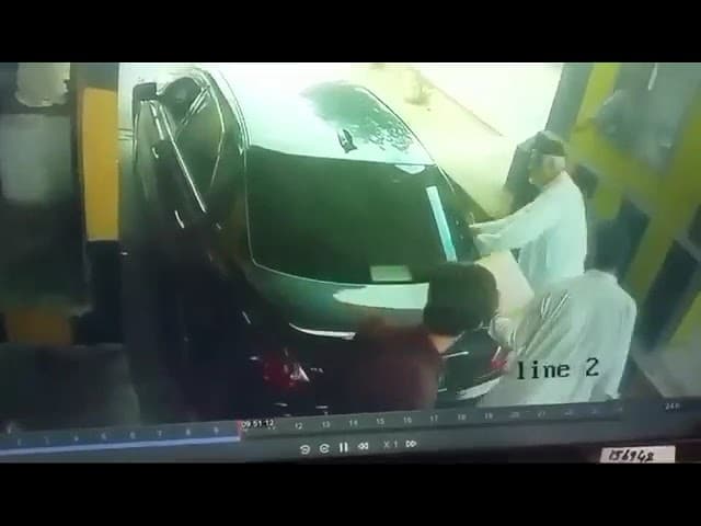 Karachi Toll Plaza Shooting: Worker Survives Direct Firing | PhotoNews