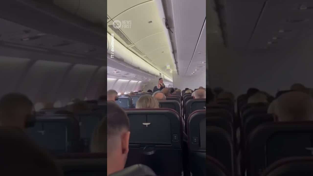 Qantas Flight Turns Concert: Flight Attendant's Taylor Swift Sing Goes ...