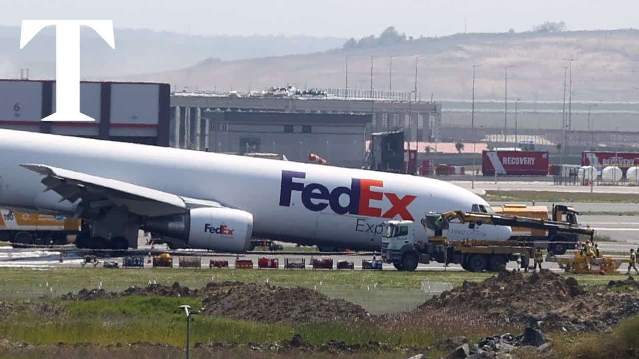 Boeing Plane Emergency Landing at Istanbul Airport Following Gear Failure