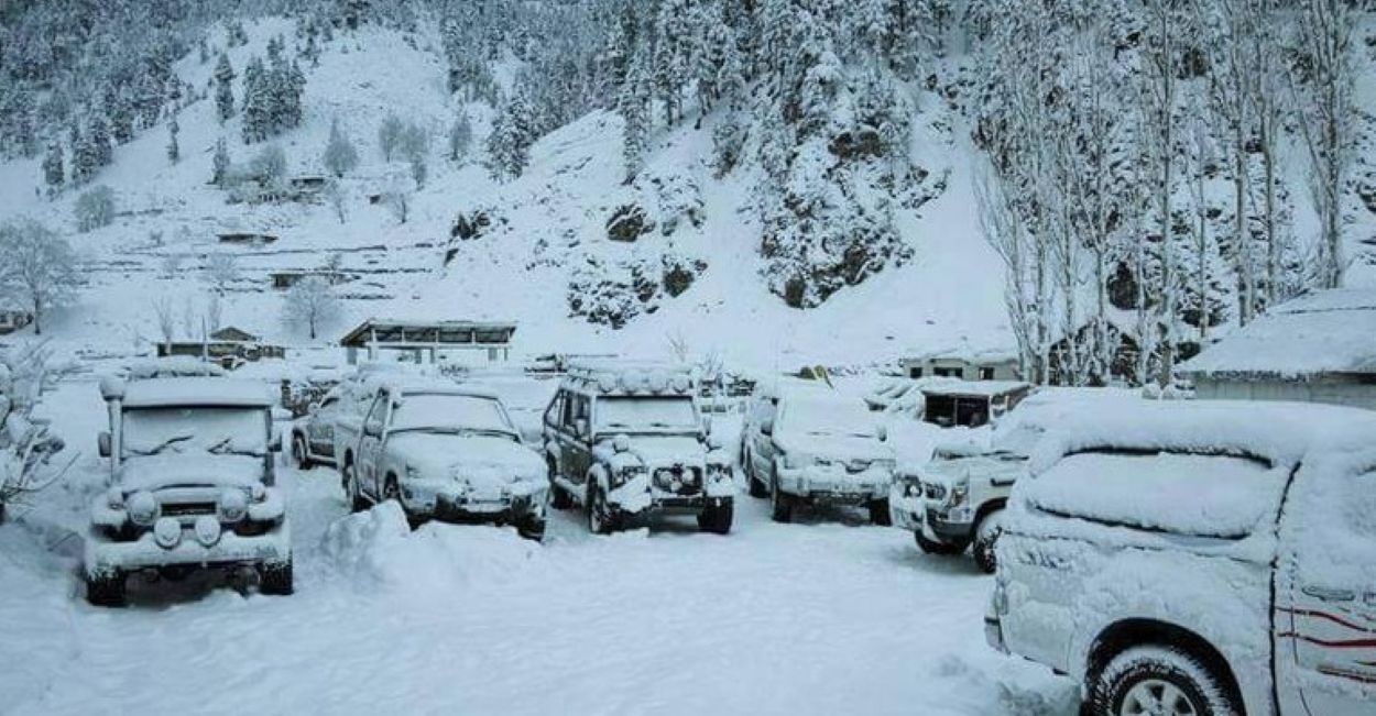 Silk Route Closed in Battagram as Heavy Snowfall Disrupts Traffic